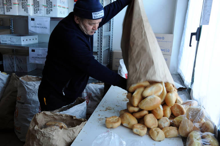 Buttar via il pane? Uno spreco degradante - Vita Trentina