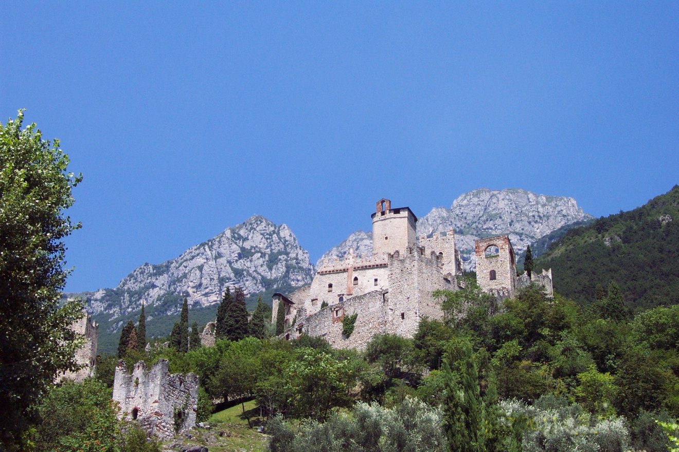 Il Castello di Avio aperto per le famiglie con accampamenti medievali e ...