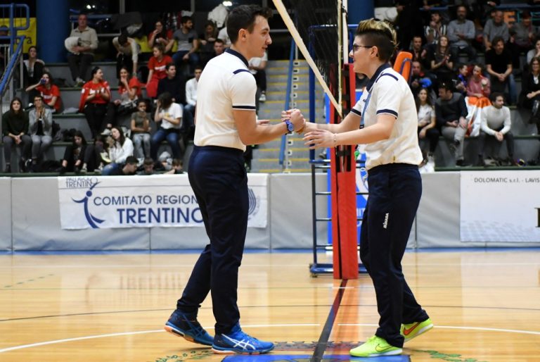 Vuoi fare l'arbitro di pallavolo? Parte il corso Fipav Trentino - Vita ...